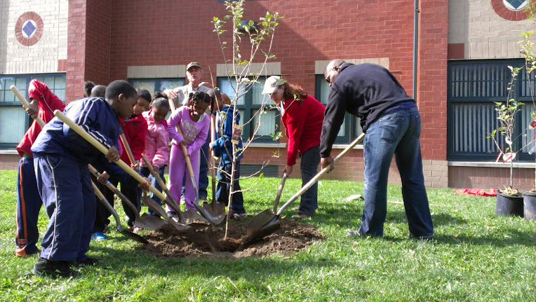 Detroit Area Schools Participate in Green Apple Day of Service